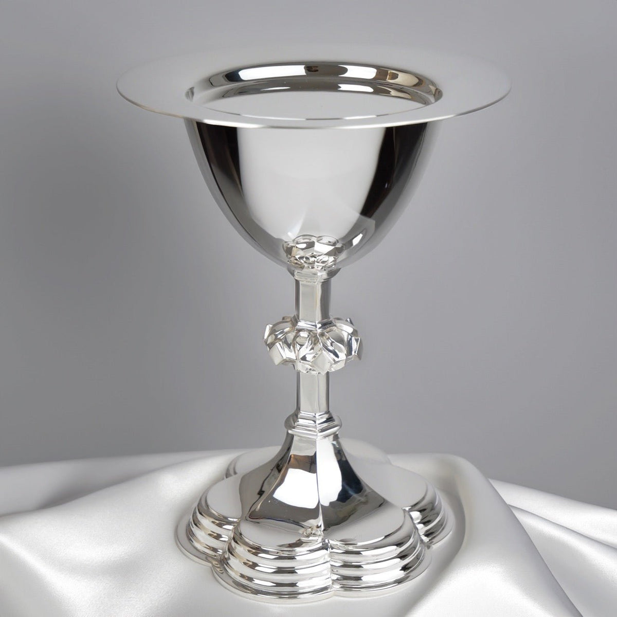 Camden Chalice & Ciborium – Church Silverware – Watts & Co.